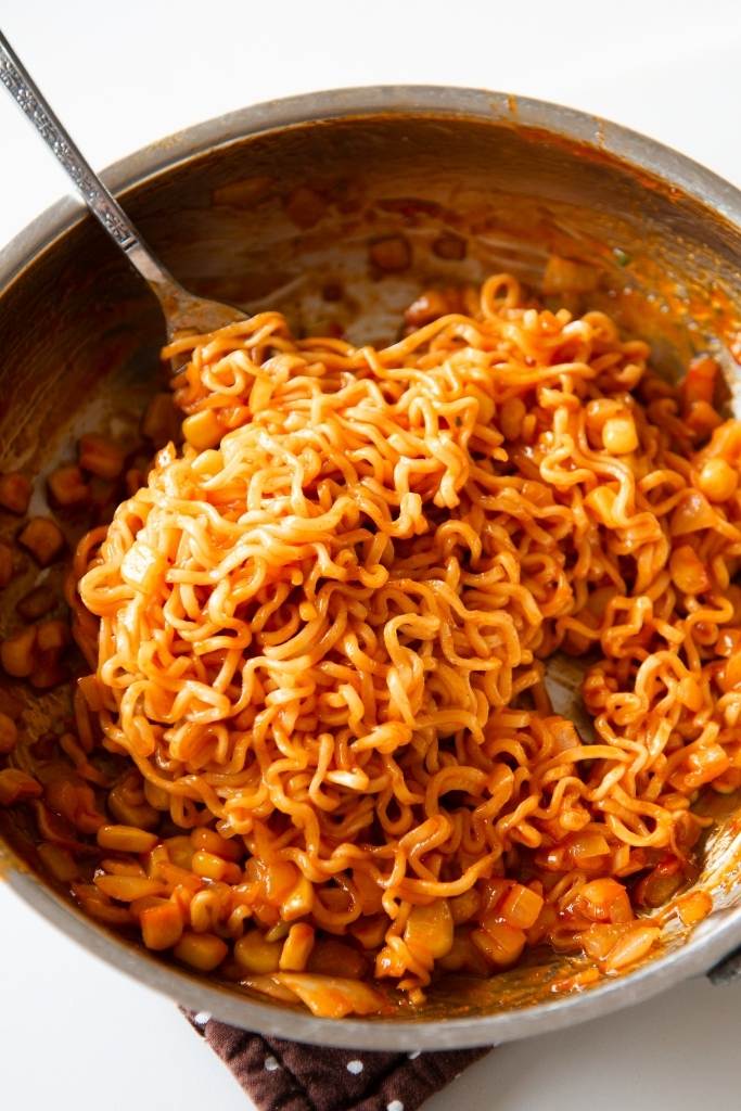 Cheesy Gochujang Ramen Noodles - An Expression Of Food